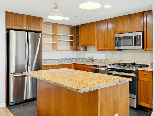 700 Grove St # 8R