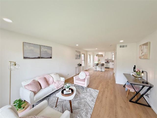 700 dumont