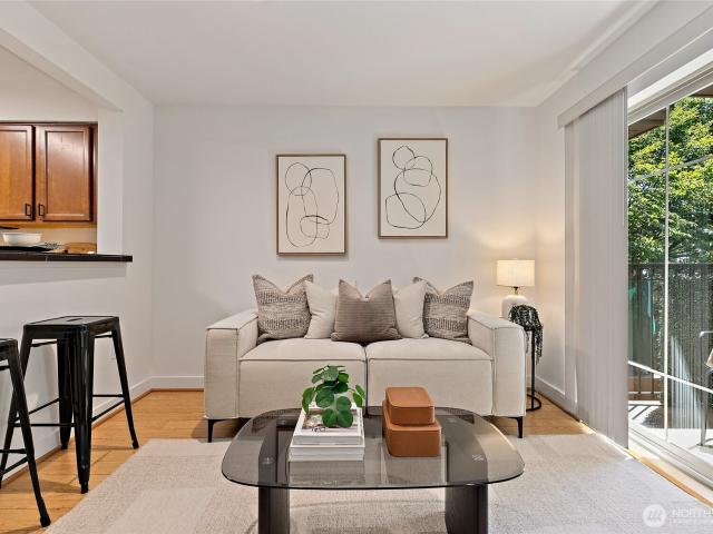 700 E Denny Way # 206