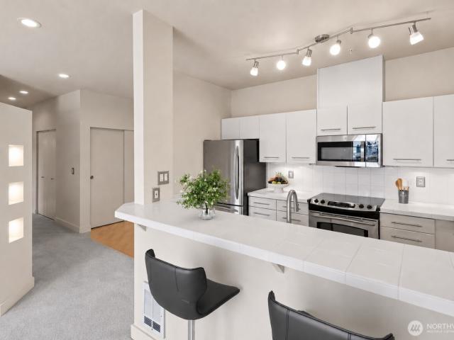 700 E Denny Way # 603