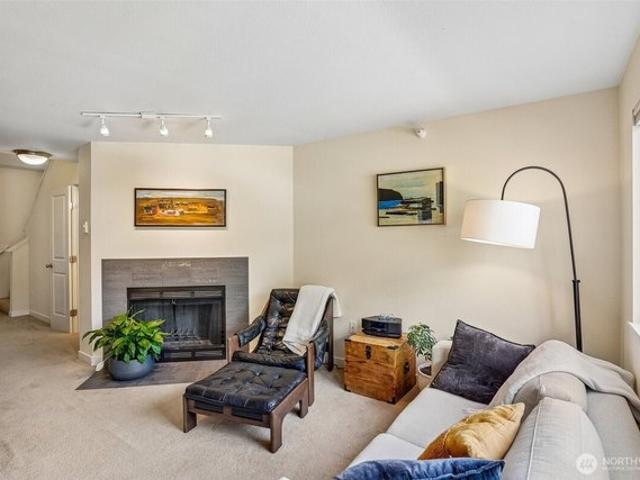 700 Front St S Unit C206, Issaquah, WA 98027