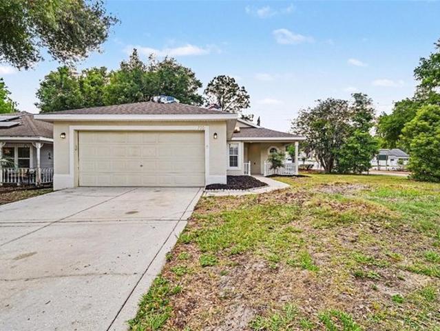700 Kenmoore Ct, Eustis, FL 32726