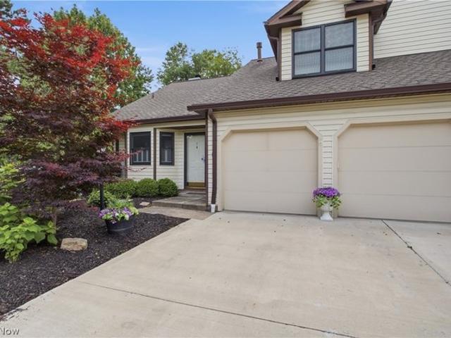 700 Hampton Cir Unit 8, Aurora, OH 44202