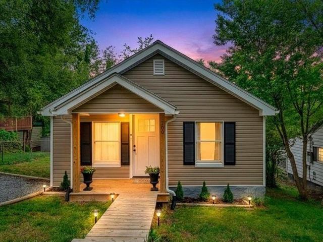 700 Hickory Ave, Pulaski, VA 24301
