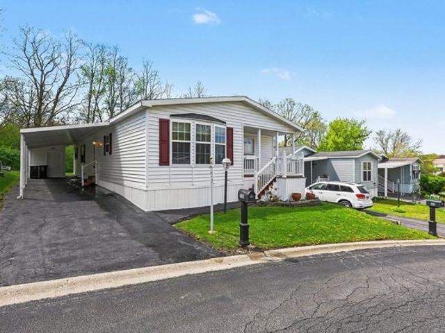 700 Hillcrest Ln, Crystal Lake, IL 60014