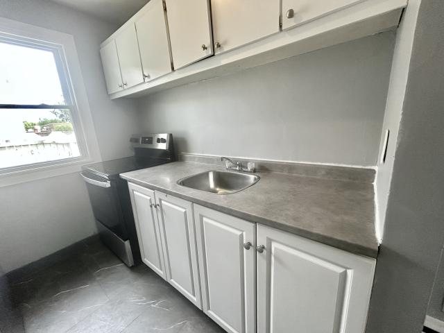 700 Indian Rd N, 2 beds, 1 full bath
