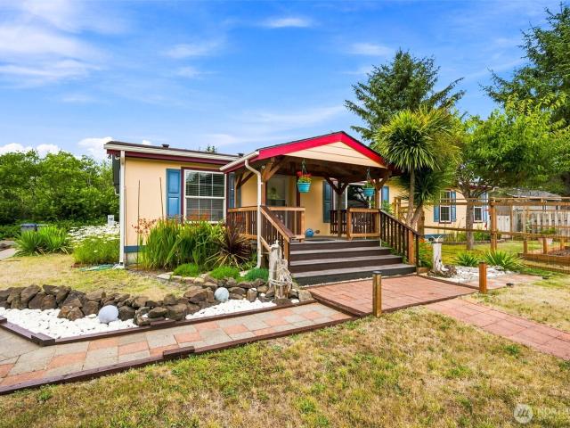 700 Island Circle SE