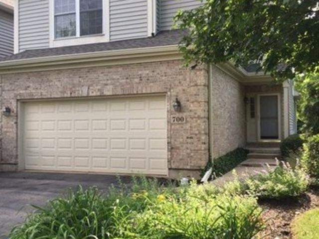 700 Juniper Ln, Lake in the Hills, IL 60156