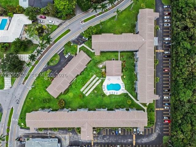 700 Layne Blvd Apt 306, Hallandale Beach, FL 33009