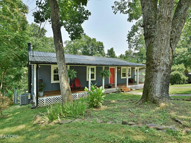 700 Lake Forest Drive