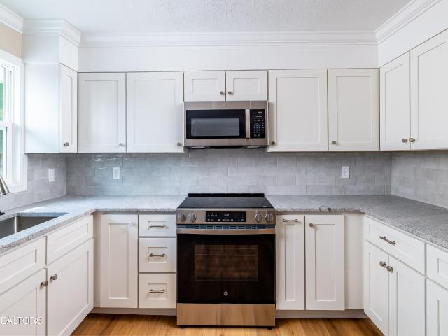 700 Lakeview Drive