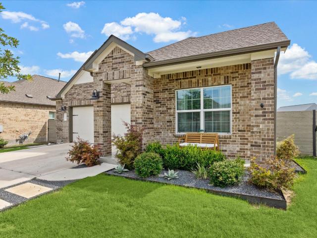 700 Legends Ln