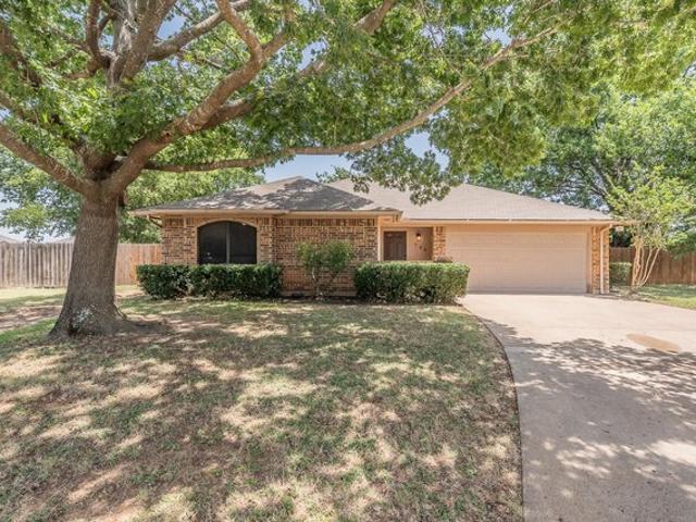 700 Mann Ct, Cleburne, TX 76033