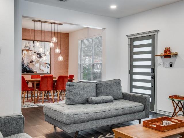 700 Martinique Ave, Dallas, TX 75223 | MLS #21129