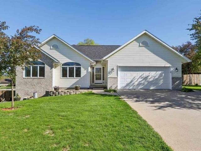 700 Mesquite Dr, Coralville, IA 52241
