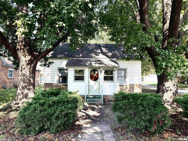 700 N 17th St, Herrin, IL 62948