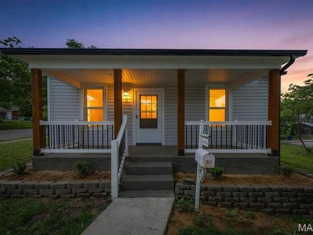 700 N 3rd St, De Soto, MO 63020