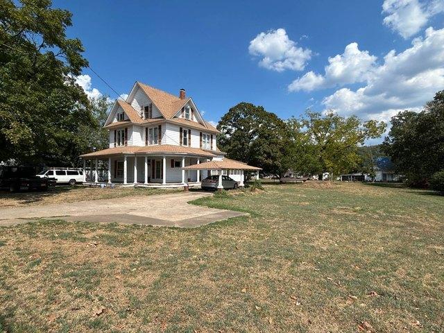700 N 3rd St, Ozark, AR 72949