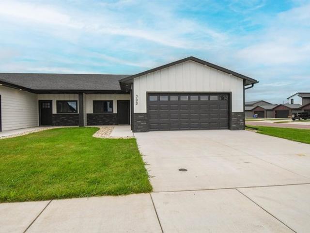 700 N Clark St, Lennox, SD 57039