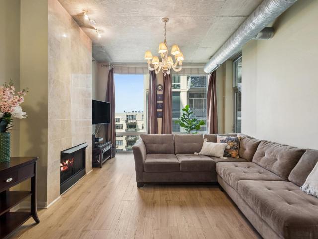 700 N Larrabee Street # 1002