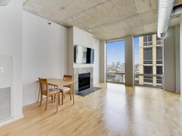 700 N Larrabee Street # 1302