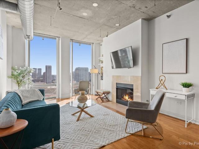 700 N Larrabee Street # 1811