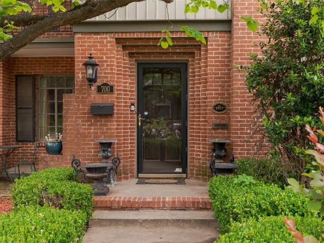 700 NW 39th Street