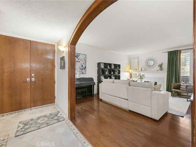 700 S Lake Avenue 109