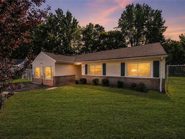 700 Saxon Ct, Chesapeake, VA 23323