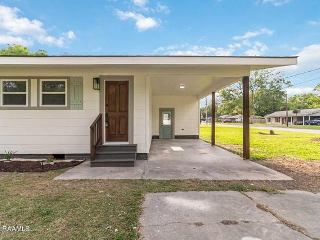 700 San Jacinto Cir, New Iberia, LA 70563