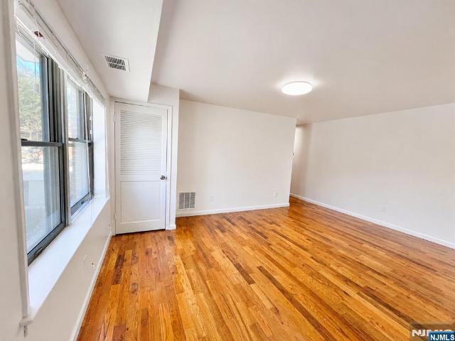 700 Schuyler Avenue # D14
