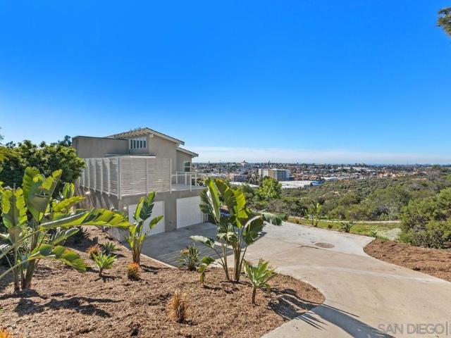 700 Selma Pl