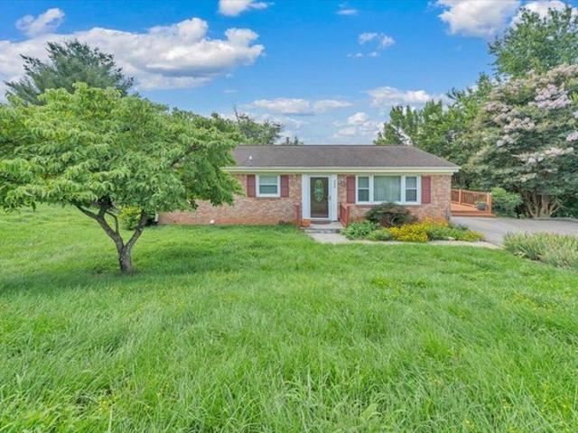 700 Shelbourne Ave, Vinton, VA 24179