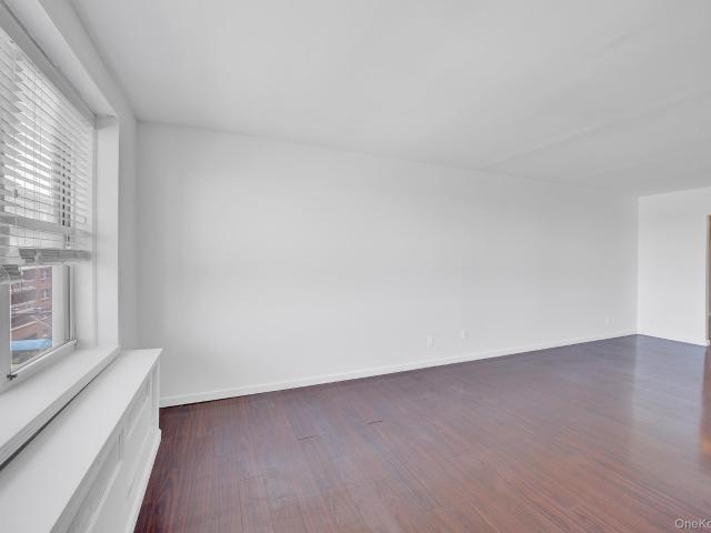 700 Shore Road 5M