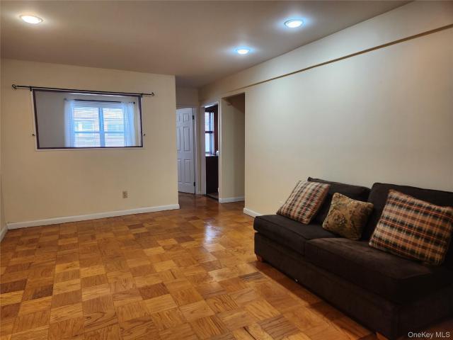 700 Shore Road 2U