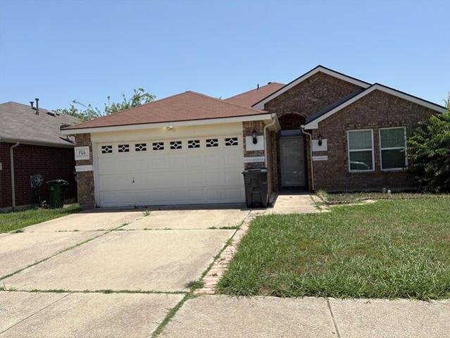 700 Stonedale Dr, Arlington, TX 76002