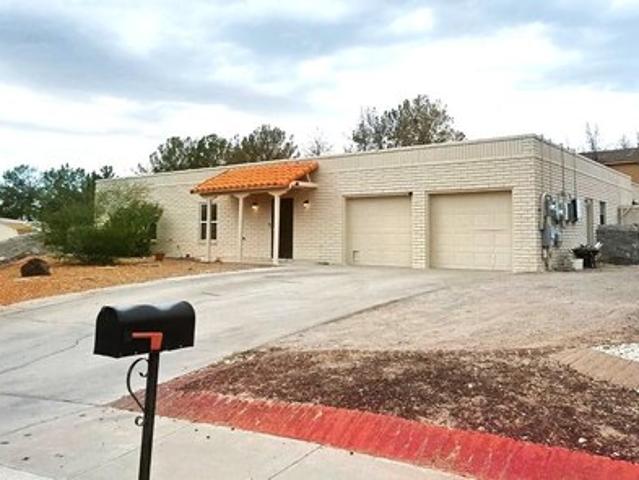 700 Sundown Ct, Las Cruces, NM 88011