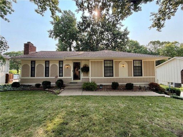 700 SW 24th St, Blue Springs, MO 64015