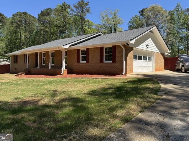 700 Ponderosa Ct, Fayetteville, GA 30214