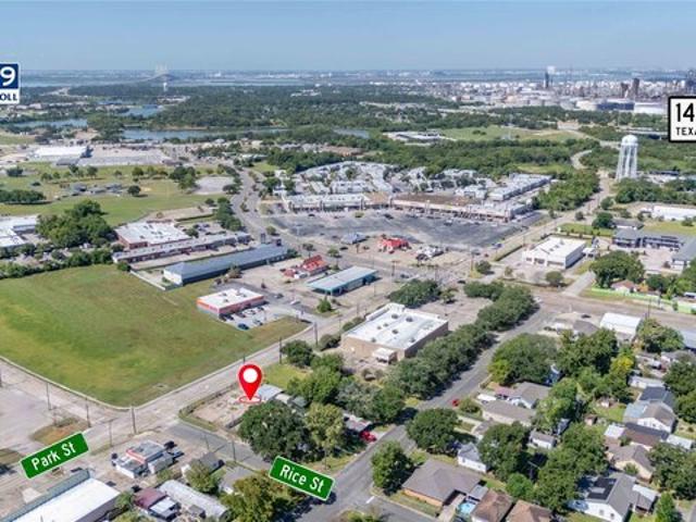 700 Park St, Baytown, TX 77520
