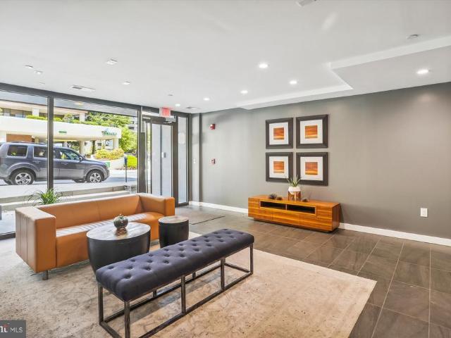 700 Roeder Road # 401