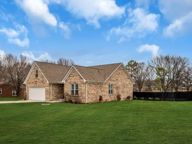 700 Redwood Cir