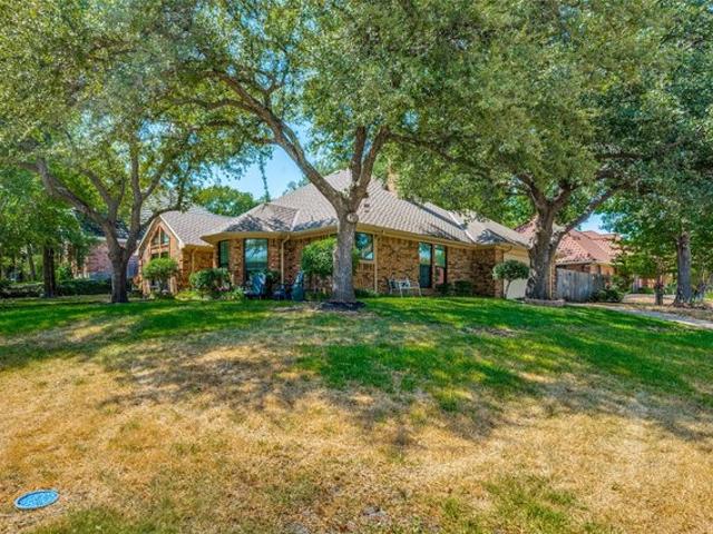 700 Reese Ln, Hurst, TX 76054