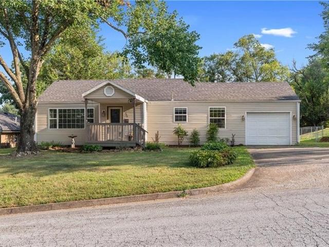 700 W Burton St, Nevada, MO 64772