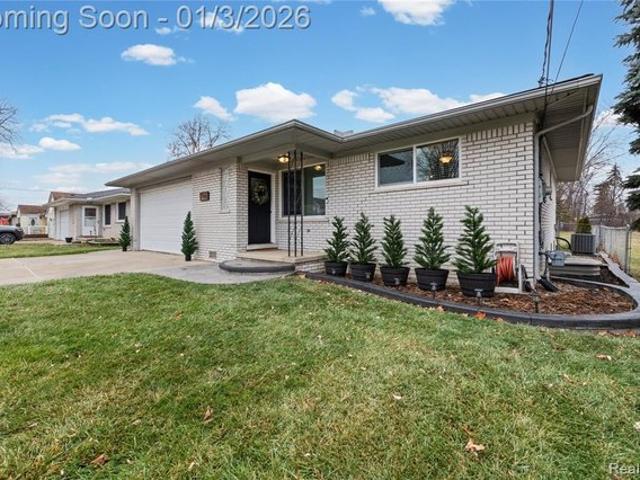 700 W Girard Ave, Madison Heights, MI 48071