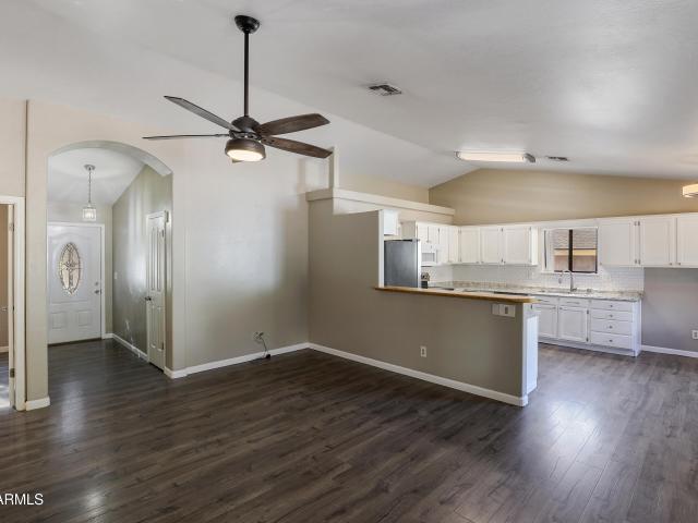 700 W Longhorn Road