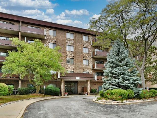 700 Wellington Ave Unit 207, Elk Grove Village, IL 60007