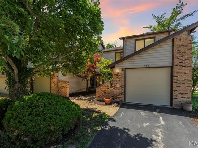 700 Windy Ridge Dr, Ballwin, MO 63021