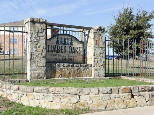 700 Timber Oaks Ln, Grand Prairie, TX 75051