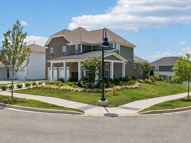 700 Tischer Dr, Hendersonville, TN 37075